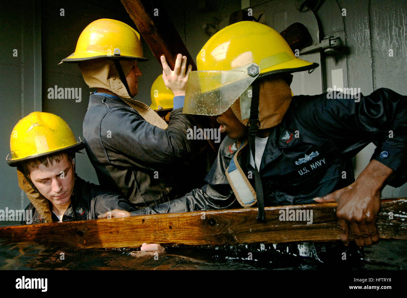 070627-N-8148A-177 NORFOLK, Va. (June 27, 2007) - Damage Controlman 3rd ...