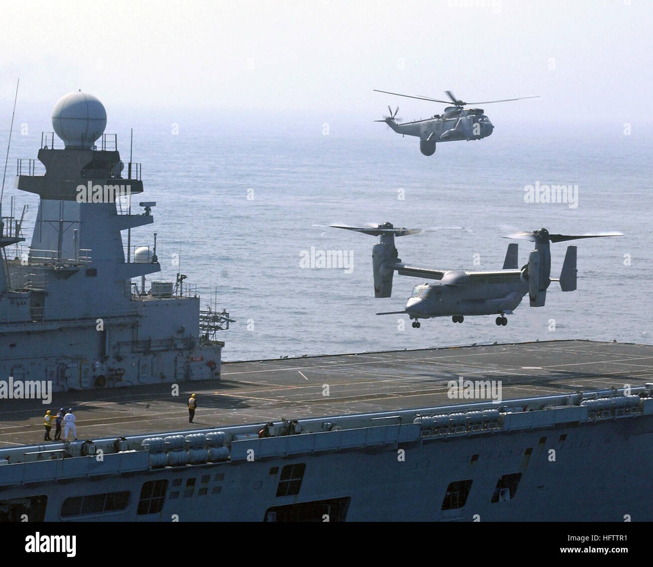 070710-N-0000X-001 ATLANTIC OCEAN (July 10, 2007) Ð An MV-22 Osprey ...