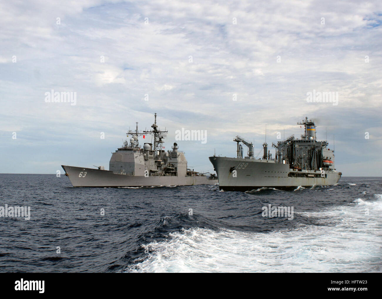 Ticonderoga class guided missile cruiser uss cowpens cg 63 hi-res stock ...