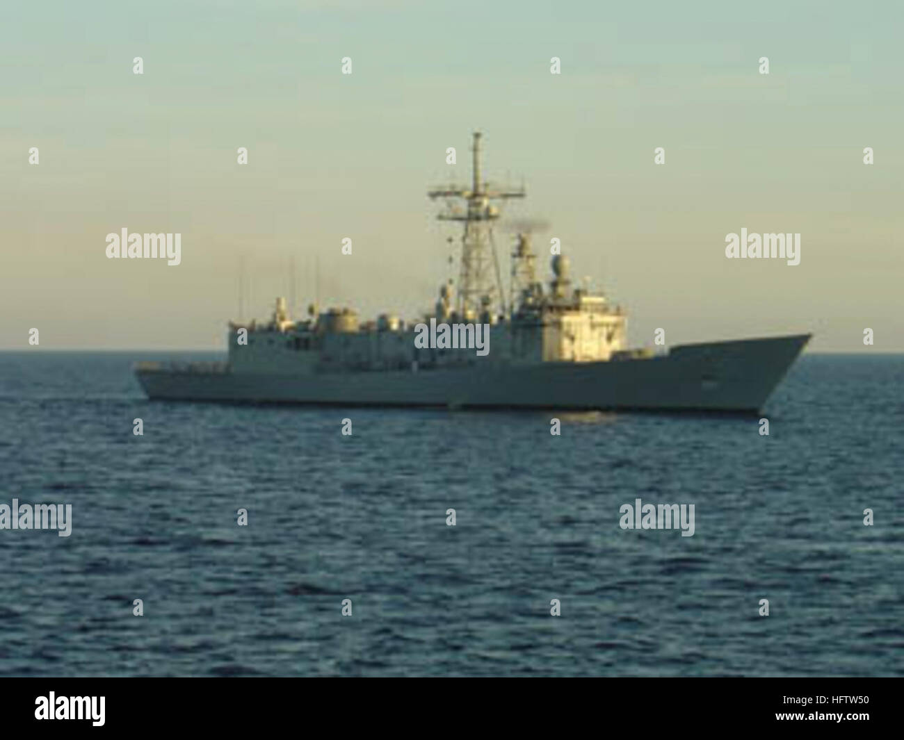 Guided missile frigate uss ingraham ffg 61 hi-res stock photography and ...