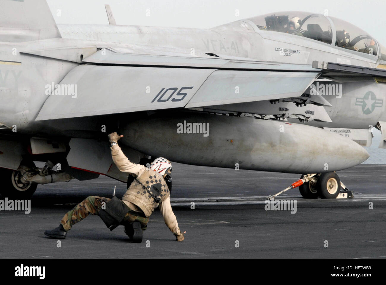 070723-N-8119R-149 PERSIAN SEA (July 23, 2007) Ð Aviation Structural ...