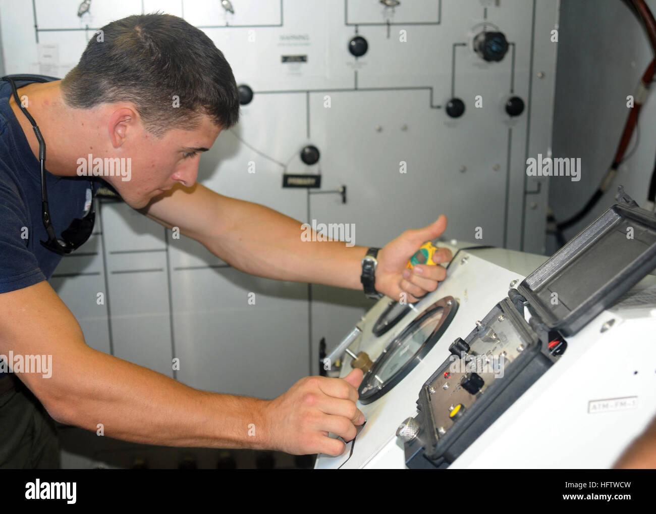 Deck decompression chamber hi-res stock photography and images - Alamy