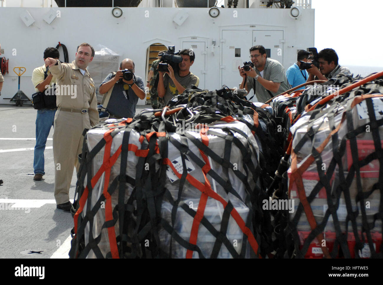 Dozen pallets hi-res stock photography and images - Alamy