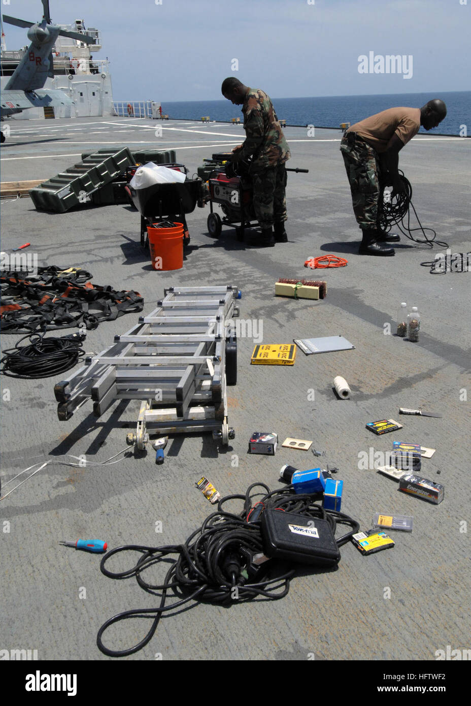 070725-N-7088A-053 PACIFIC OCEAN (July 25, 2007) - Members of ...