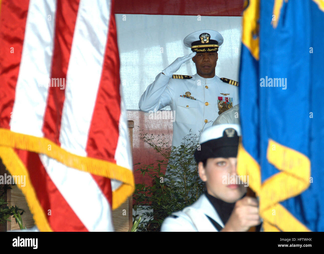 070727-N-9860Y-017 OAK HARBOR, Wash. (Jul. 27, 2007) - Commanding ...