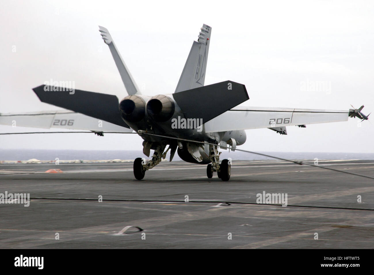 An F/A-18E Super Hornet assigned to Strike Fighter Squadron (VFA) 14 ...