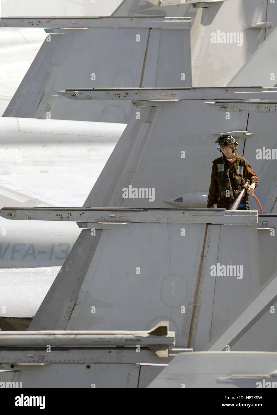 070809-N-7981E-153 PACIFIC OCEAN (Aug. 9, 2007) - A plane captain ...