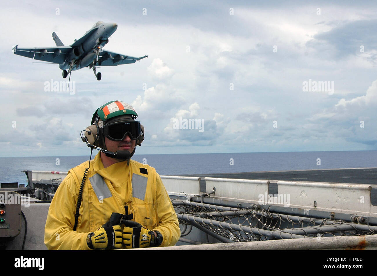 070811-N-7883G-008 PACIFIC OCEAN (Aug. 11, 2007) - An arresting gear ...