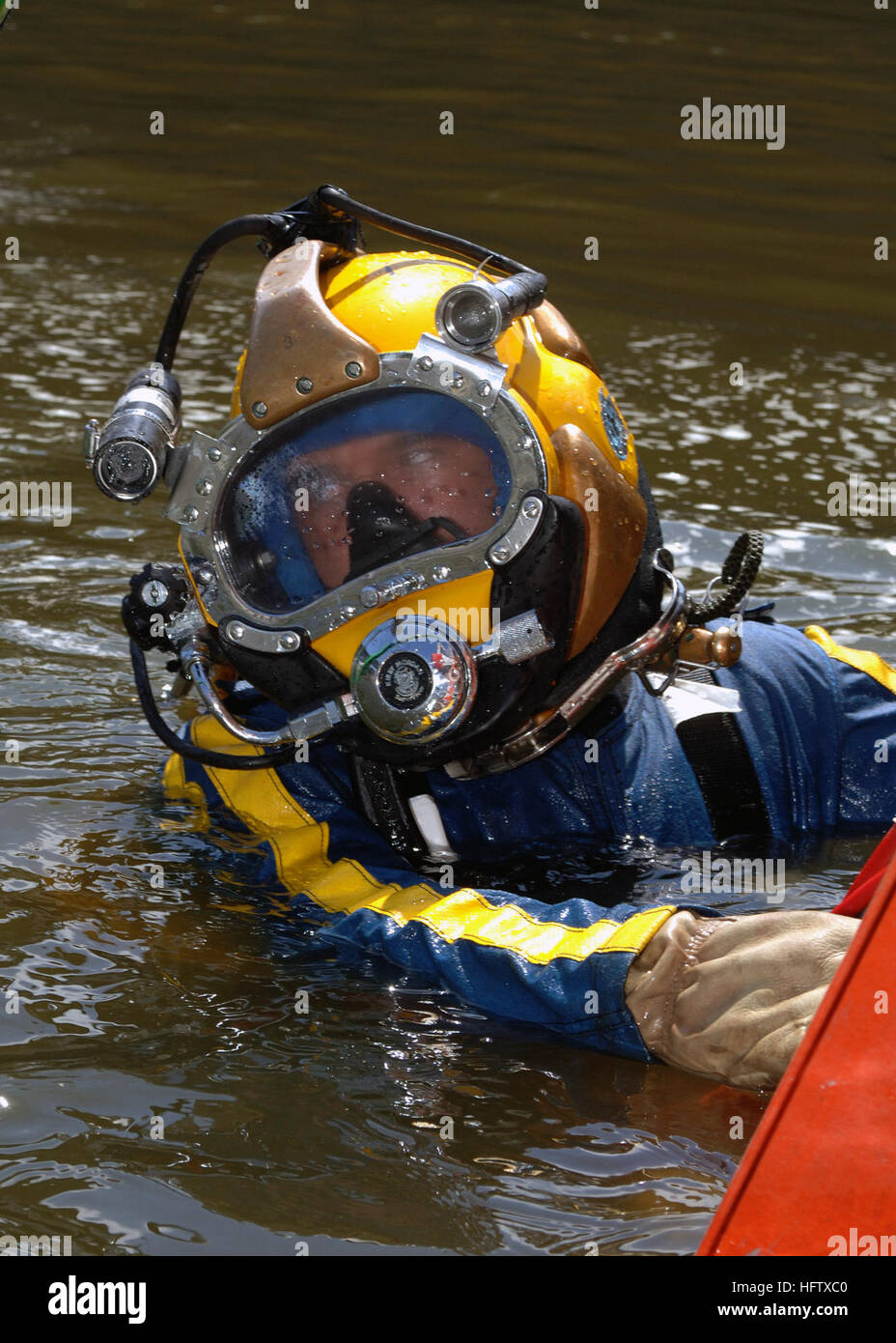 070811-N-3093M-005 MINNEAPOLIS, Minn. (Aug. 11, 2007) - Chief Navy ...