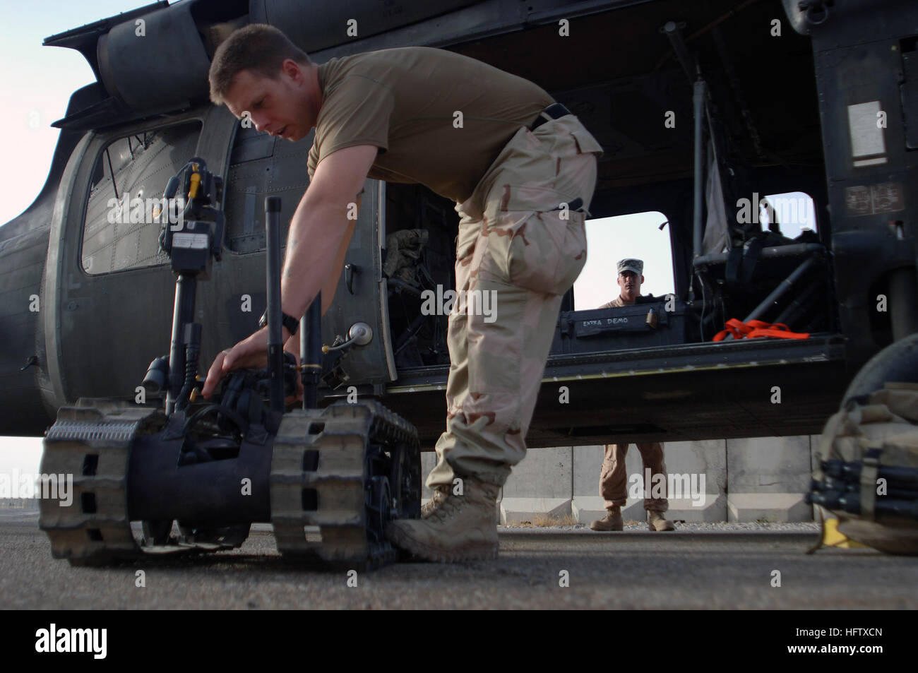 070812-N-6794Z-006 BAJI, Iraq (Aug. 12, 2007) - Explosive Ordnance ...