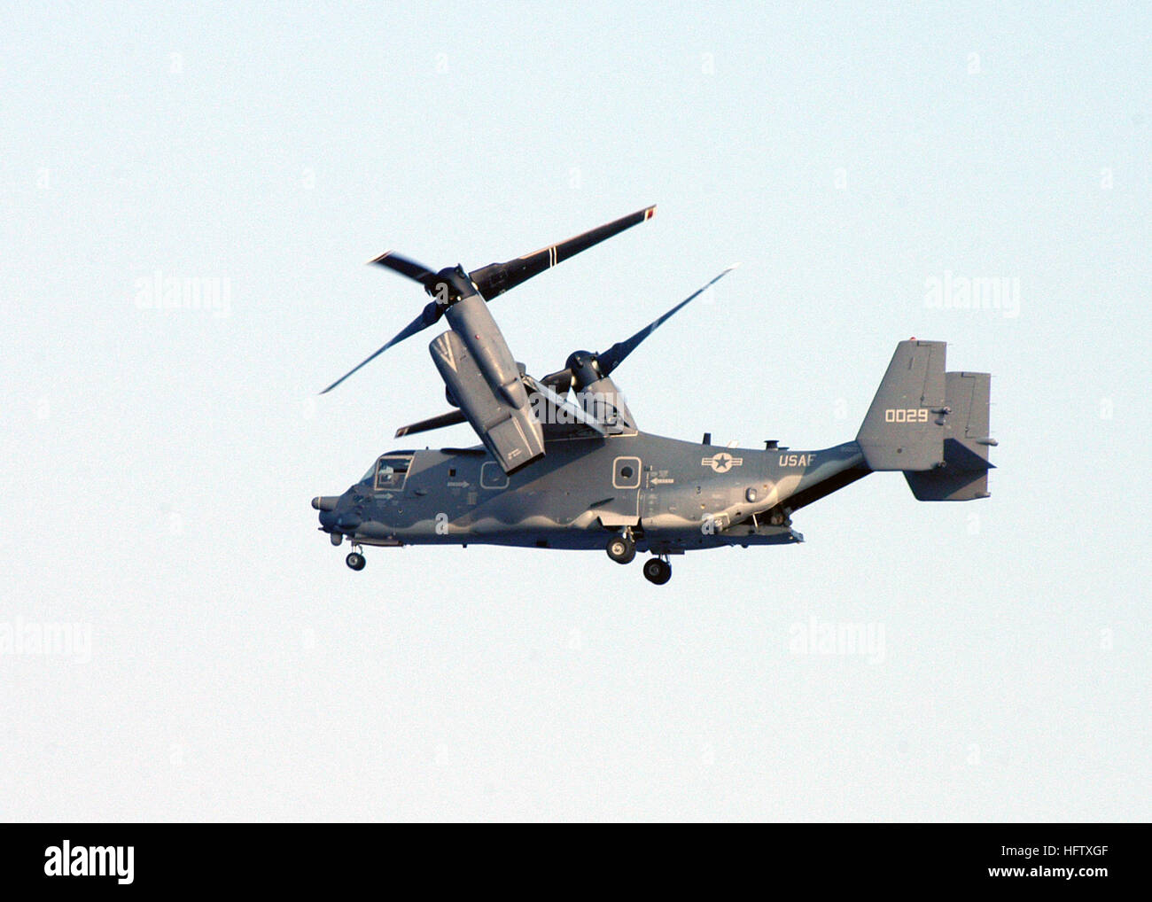 070814-N-8154G-114 ATLANTIC OCEAN (Aug. 14, 2007) - A U.S. Air Force CV ...