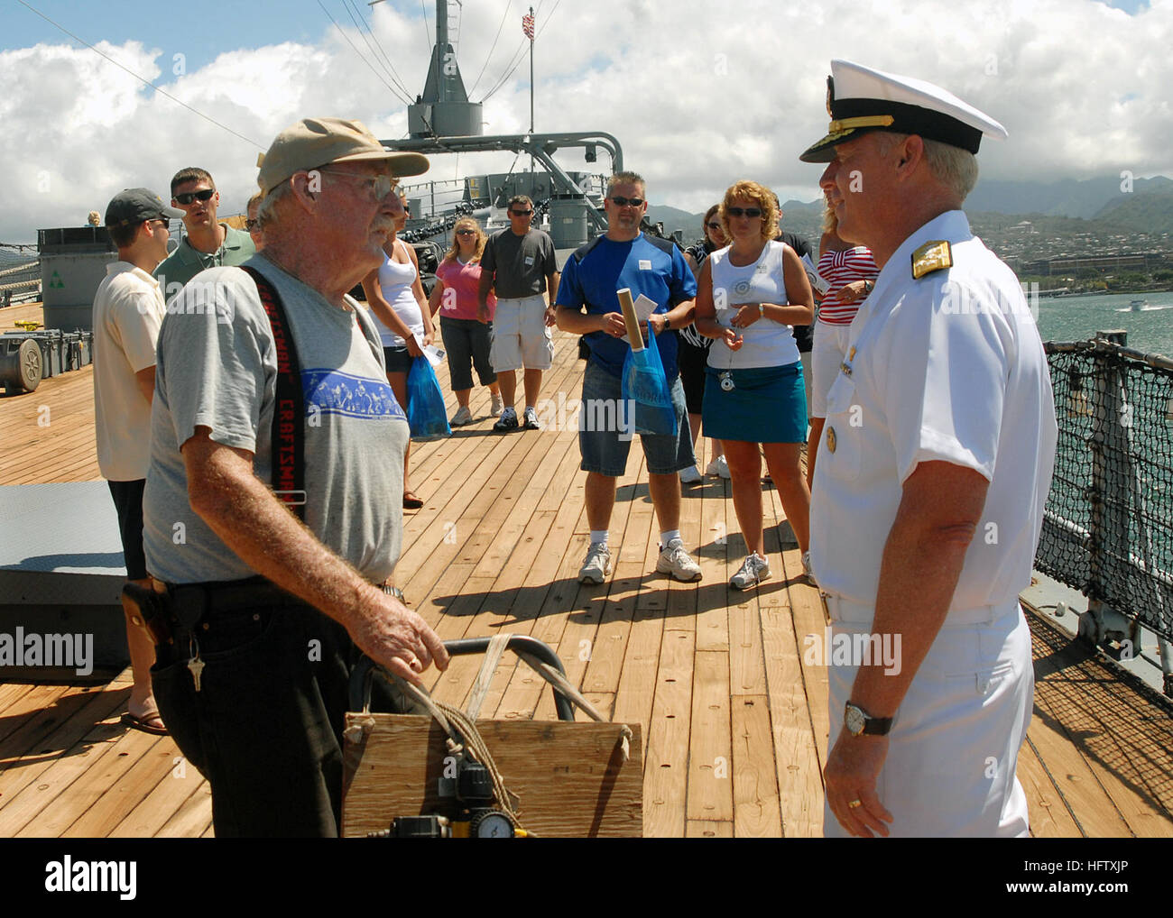 070803-N-5476H-021 PEARL HARBOR (Aug. 16, 2007) - Commander, U.S ...
