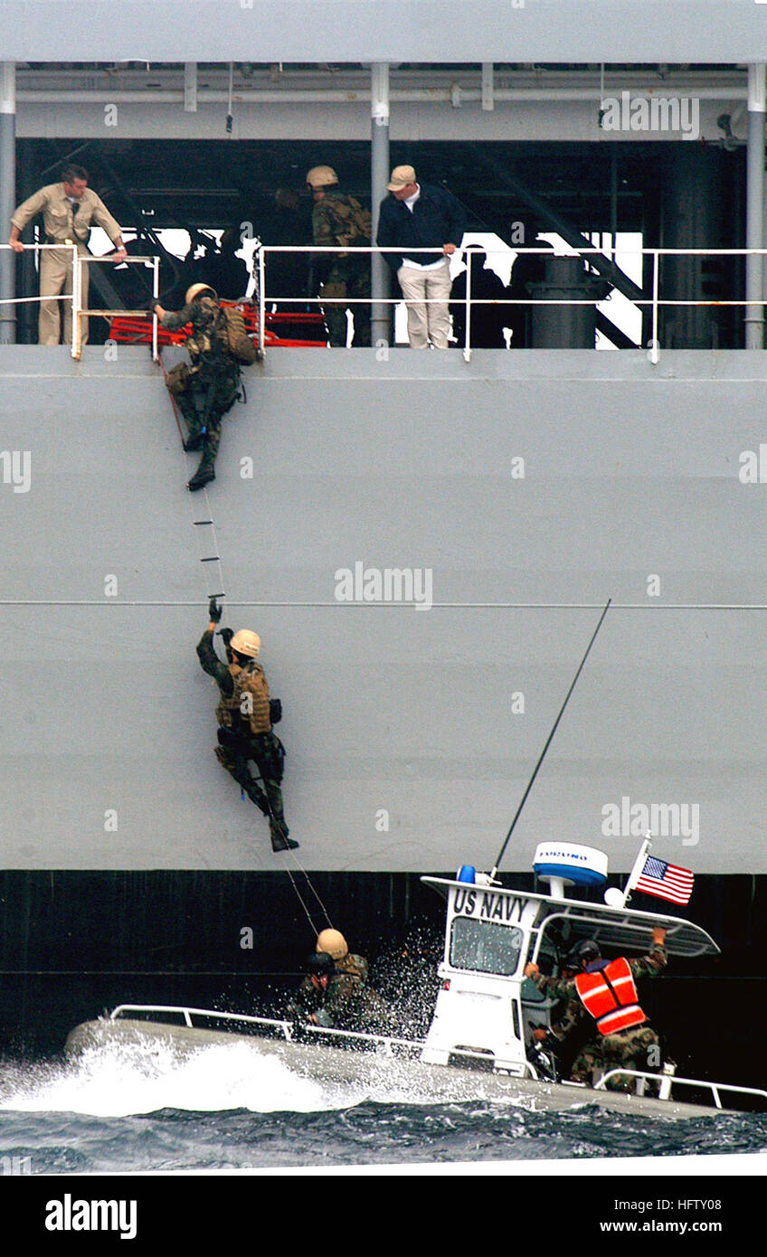 070822-N-0066L-053 SAN DIEGO (Aug. 22, 2007) - An inshore boat unit ...