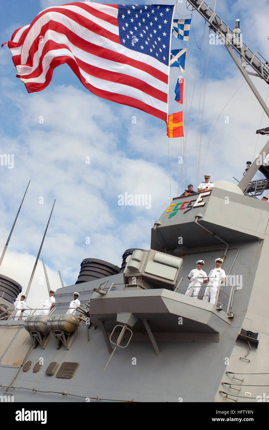 Guided misstle destroyer uss mitscher ddg 57 hi-res stock photography ...