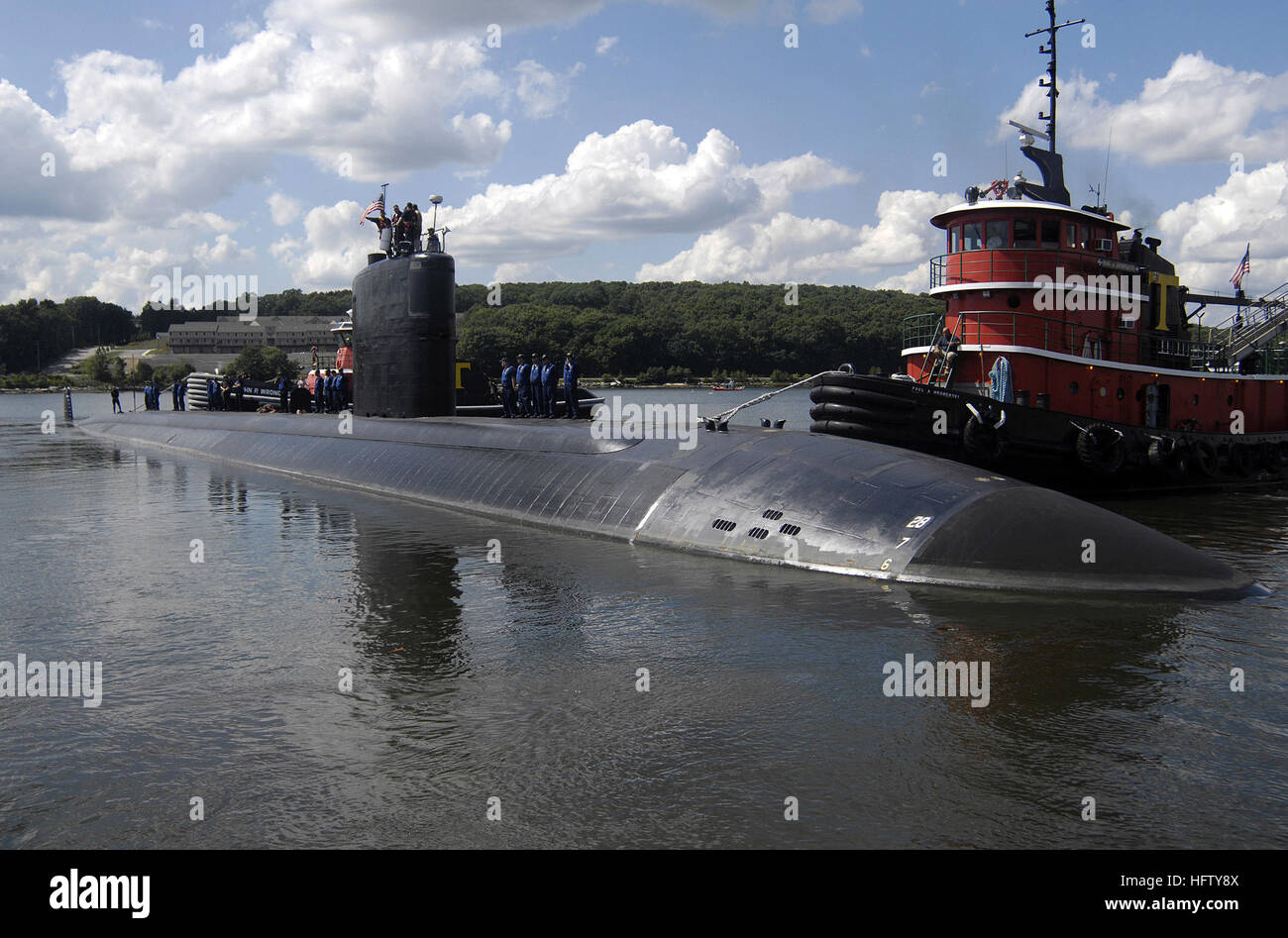070827-N-8467N-001 GROTON, Conn. (Aug. 27, 2007) Ð Attack submarine USS ...