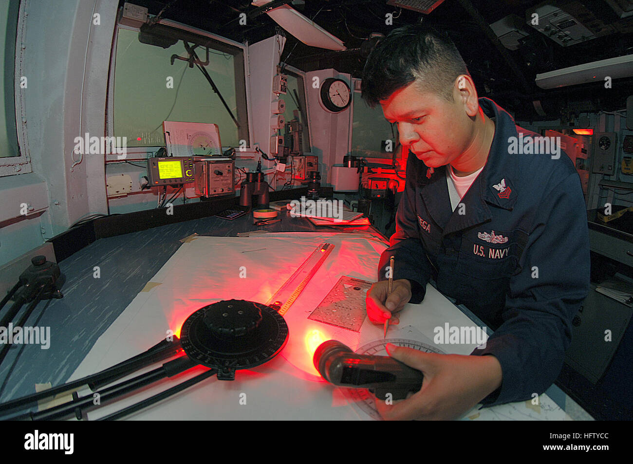 Mine warfare ship uss gladiator hi-res stock photography and images - Alamy