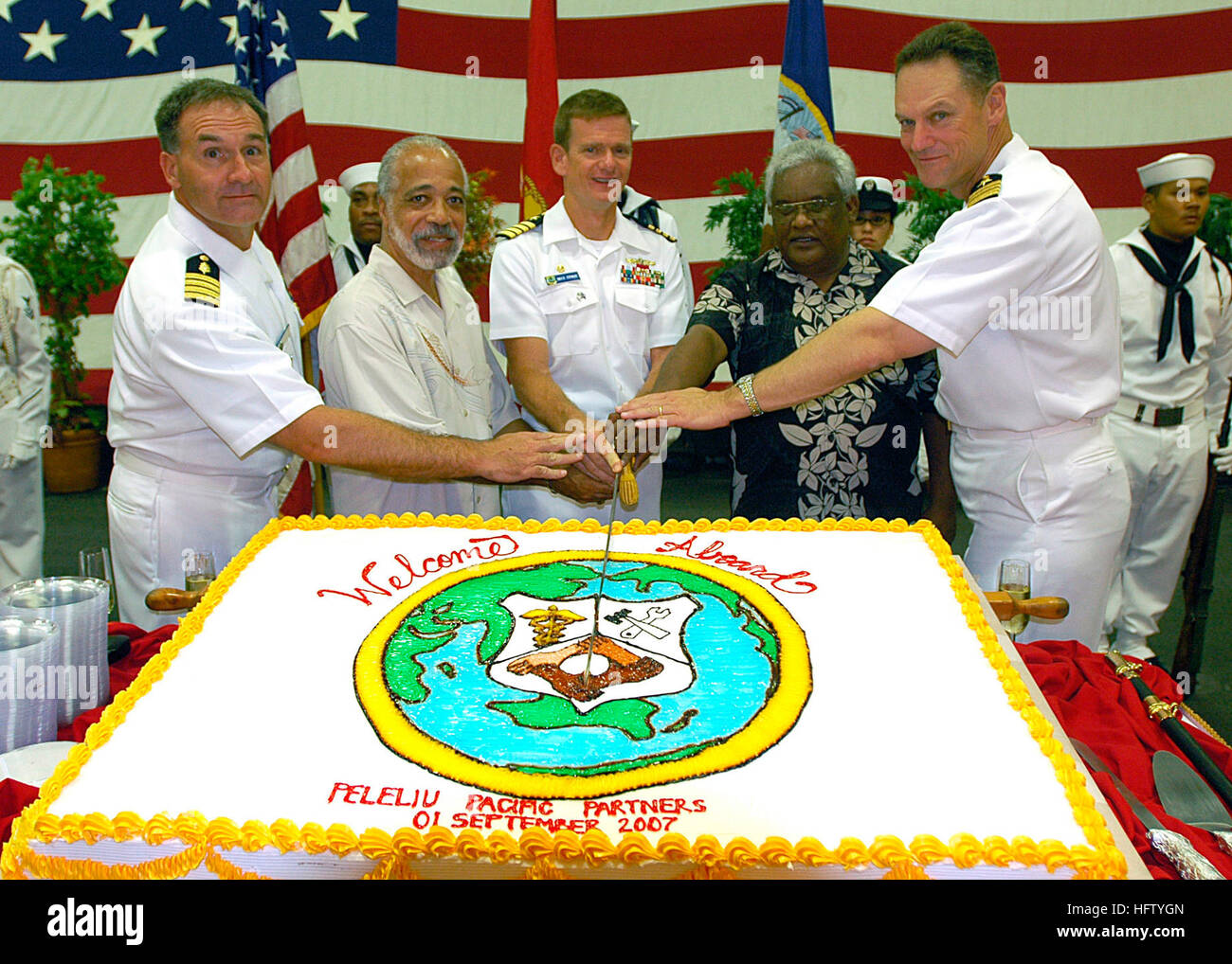 070901-N-9421C-068 USS PELELIU, MAJURO ATOLL (Sept. 1, 2007) ñ Pacific ...