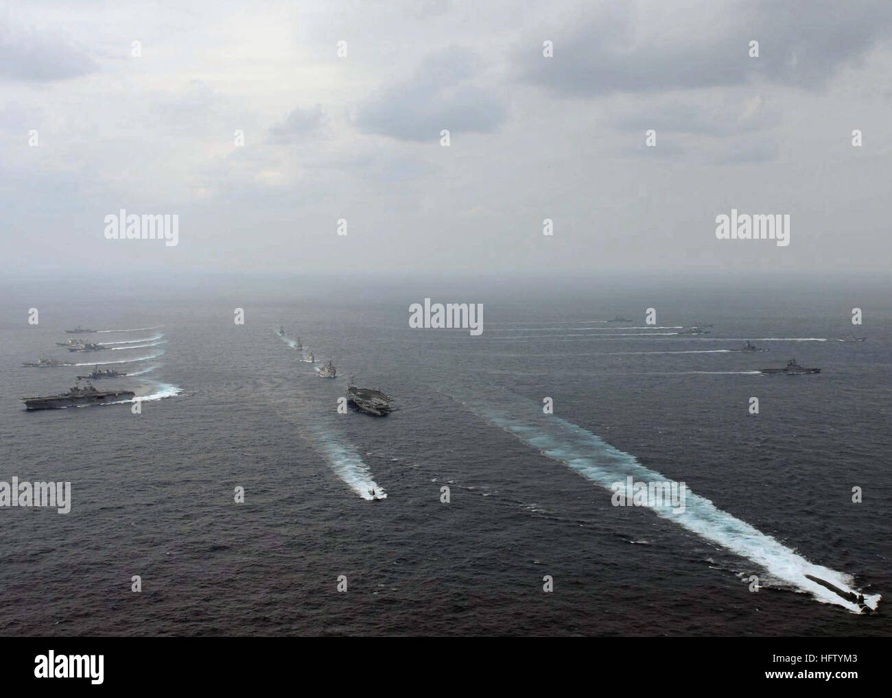Navy ships maneuver formation hi-res stock photography and images - Alamy
