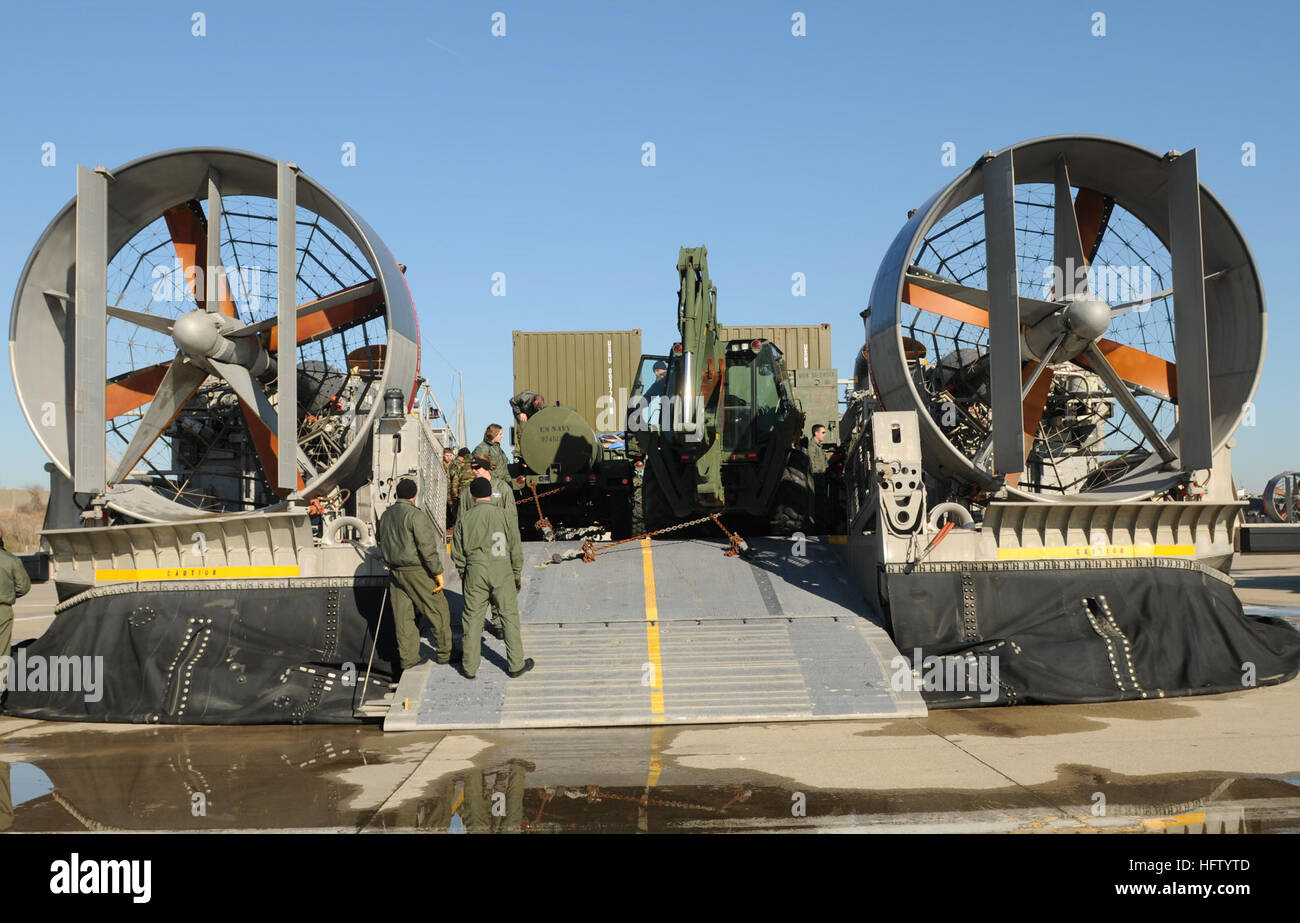 100114-N-5787K-002 LITTLE CREEK, Va. (Jan. 14, 2010) Seabees assigned ...