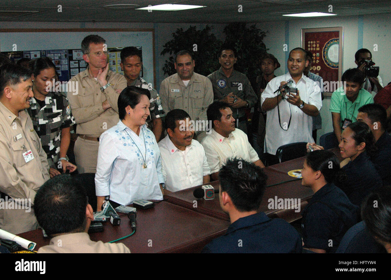 Gloria macapagal arroyo hi-res stock photography and images - Alamy