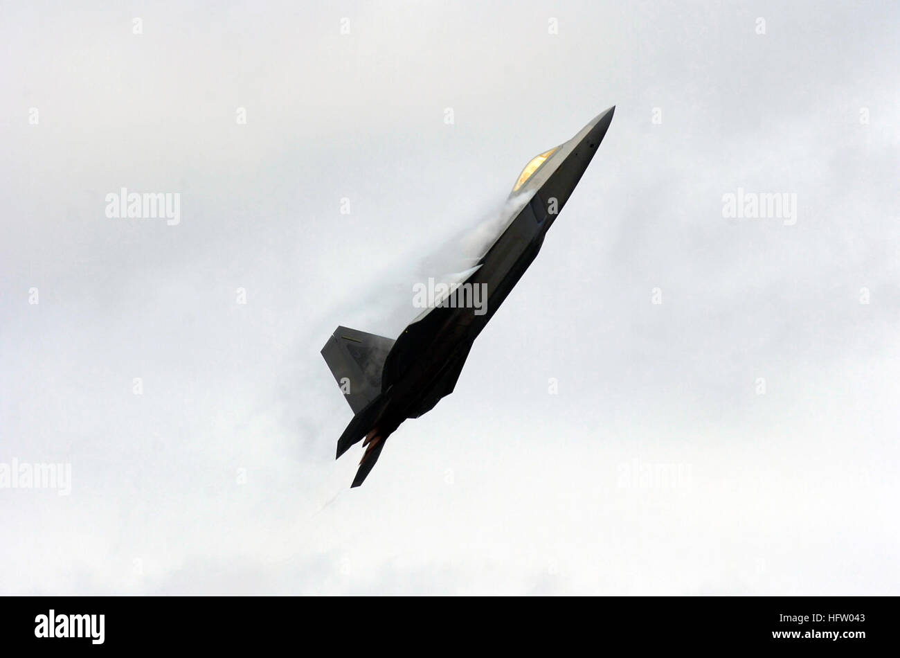 070909-N-6676S-171 VIRGINIA BEACH, Va. (Sept. 9, 2007) - An F-22 Raptor ...