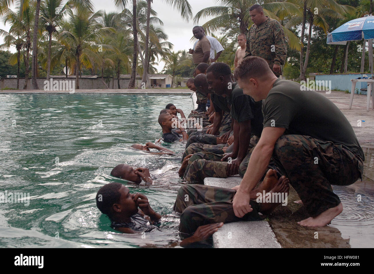 Usmc small unit training hi-res stock photography and images - Alamy