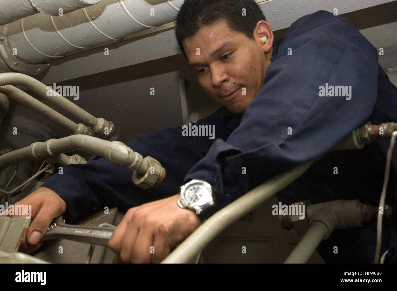 070914-N-5387K-009 SOUTH CHINA SEA (Sept. 14, 2007) - Machinist's Mate ...