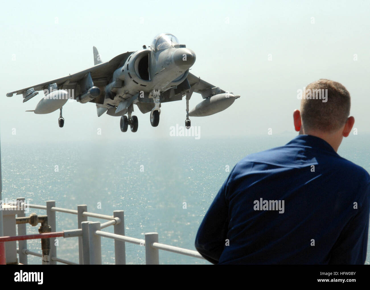 Amphibious assault ship uss bonhomme richard lhd 6 bhr hi-res stock ...