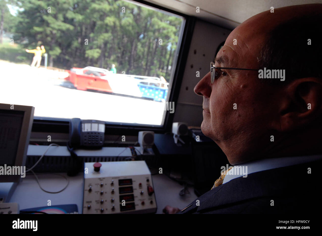 Electromagnetic aircraft launch system emals at naval air engi hi-res ...