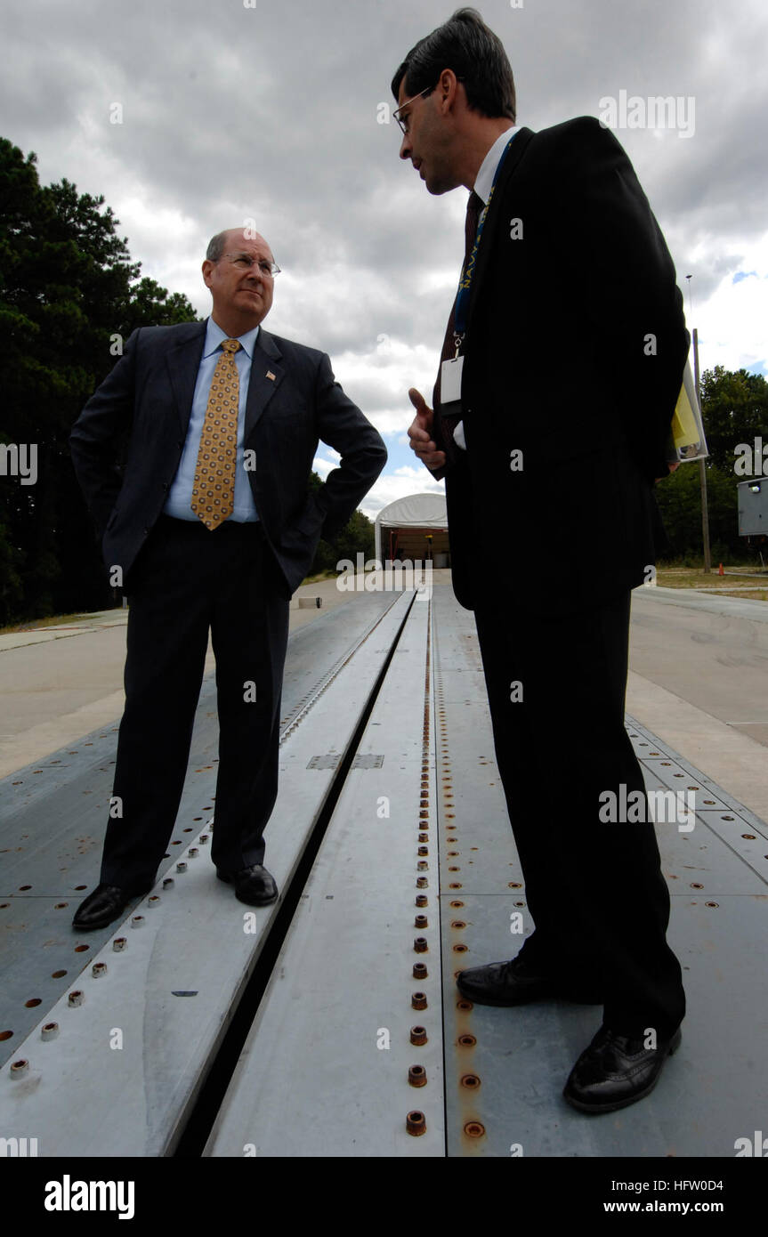 Electromagnetic aircraft launch system emals at naval air engi hi-res ...