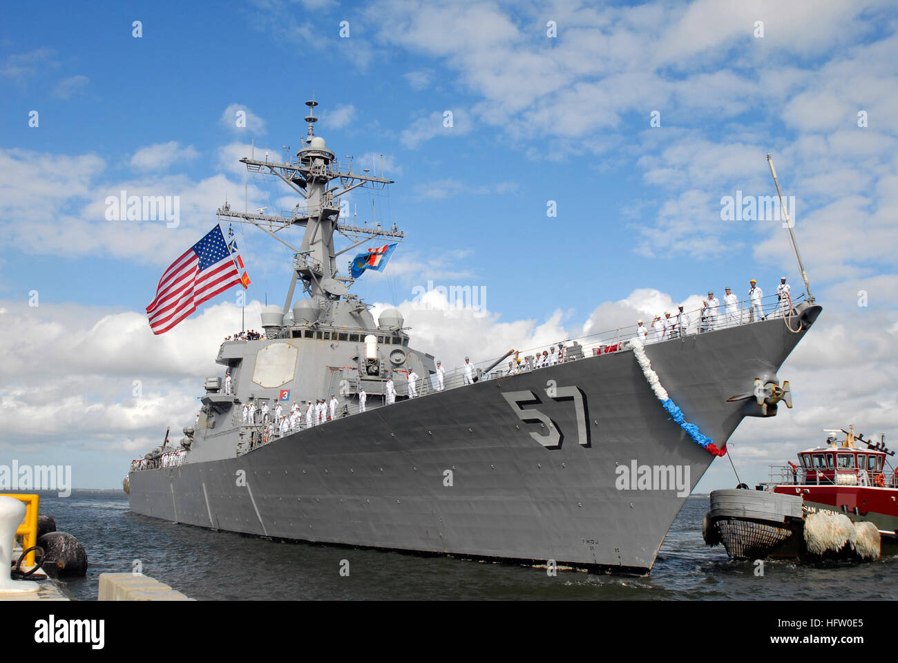 Guided misstle destroyer uss mitscher ddg 57 hi-res stock photography ...