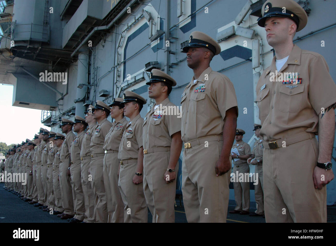 Uss kitty hawk cv 63 hi-res stock photography and images - Alamy