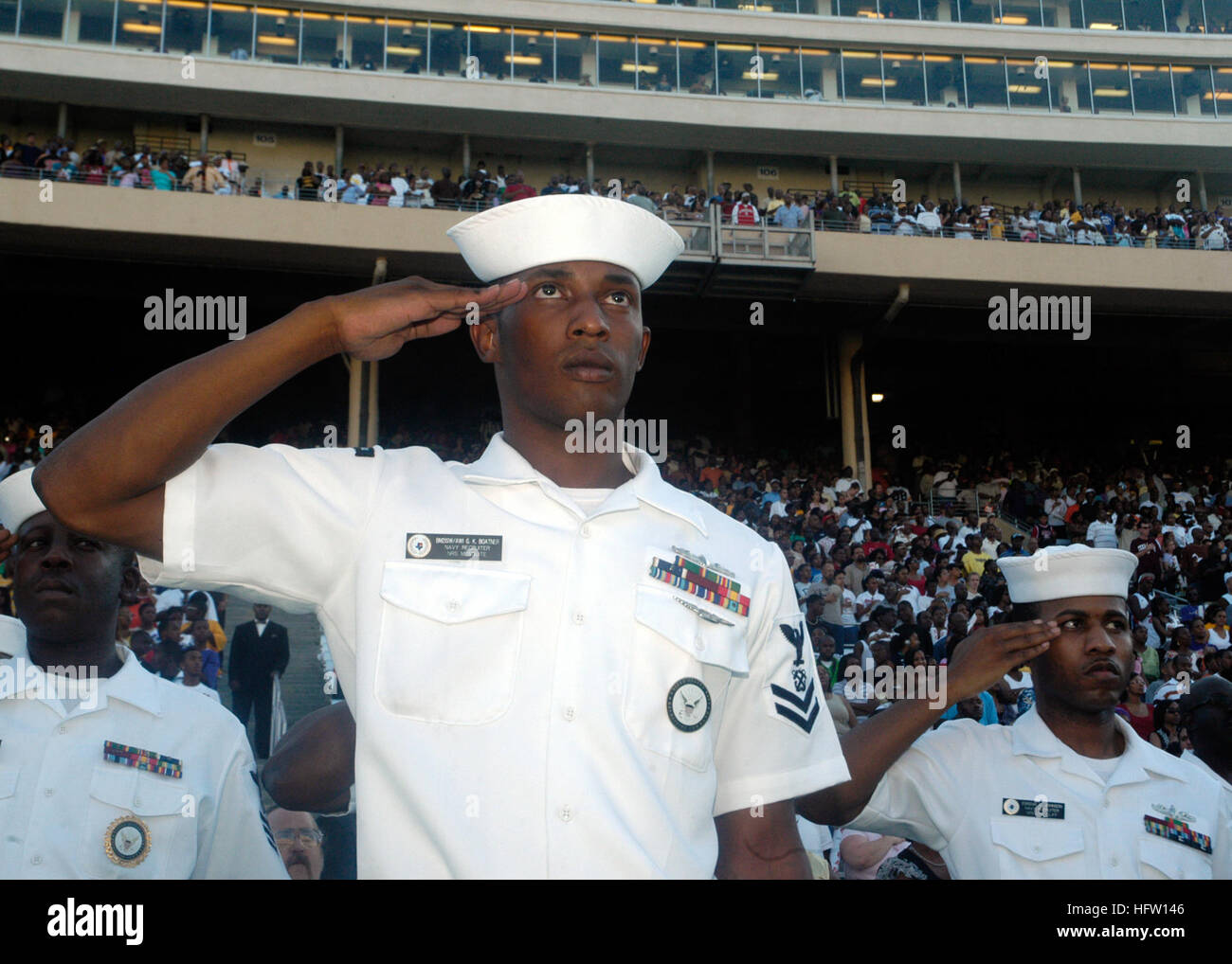 070929-N-5208T-008 DALLAS (Sept. 29, 2007) Ð Sailors assigned to Navy ...