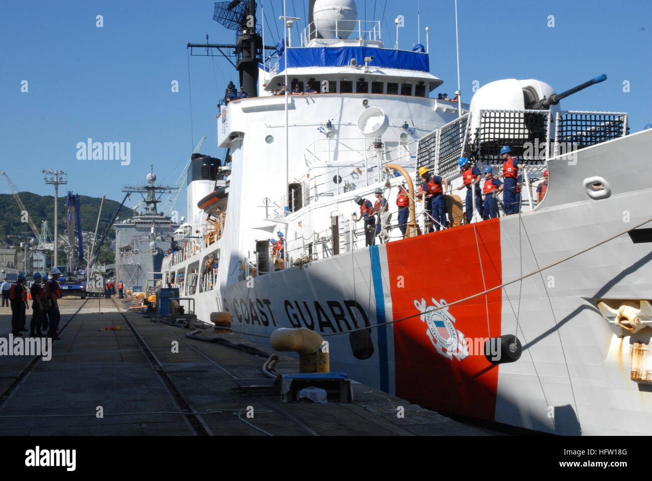 Line handlers aboard USS Essex assist in mooring USCGC Midgett at Fleet ...