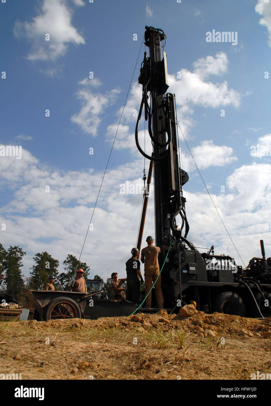 071015-N-6889J-010 CAMP SHELBY, Miss. (Oct. 15, 2007) - Seabees ...