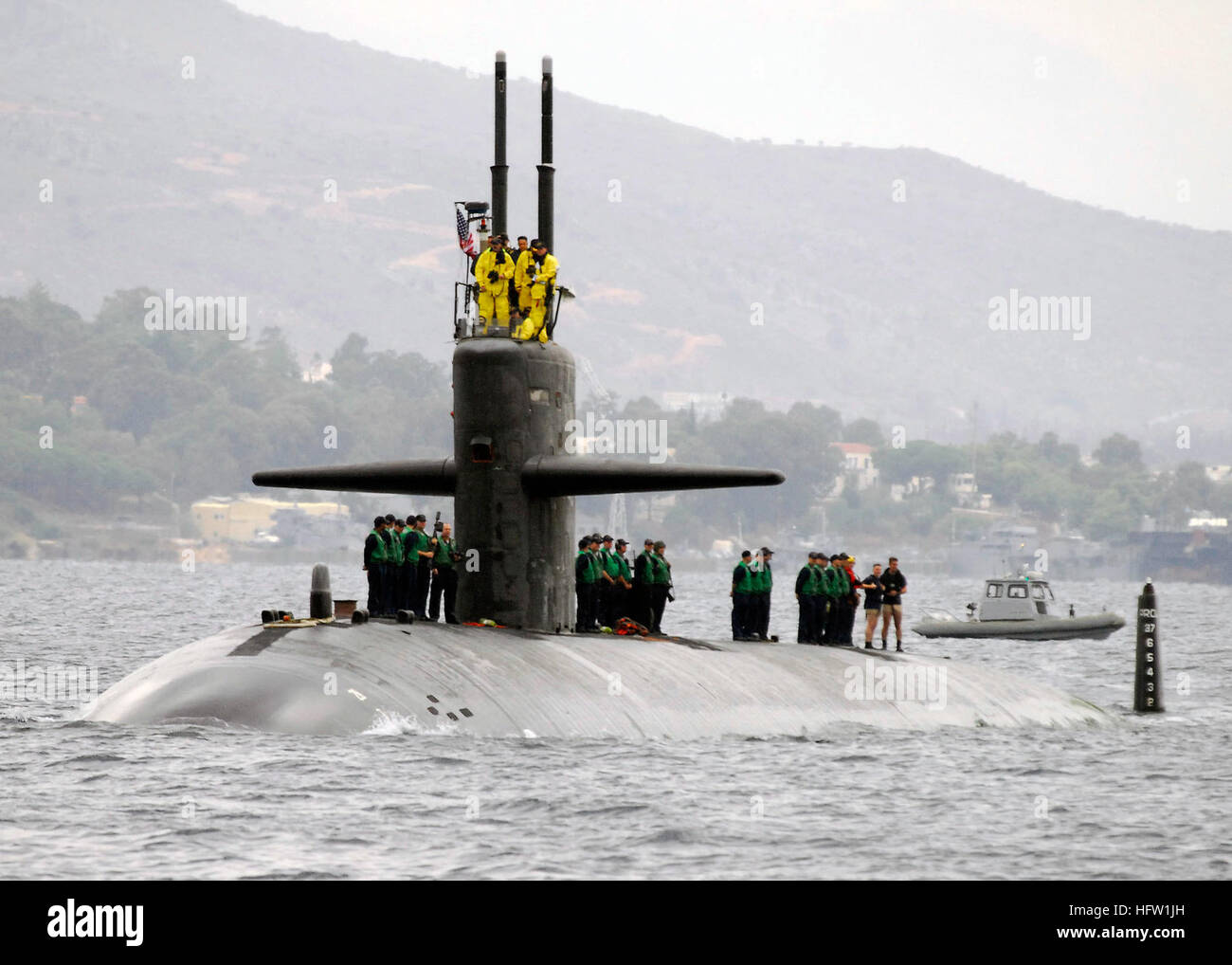 USS Oklahoma City (SSN 723), a Los Angeles-class submarine, visits ...