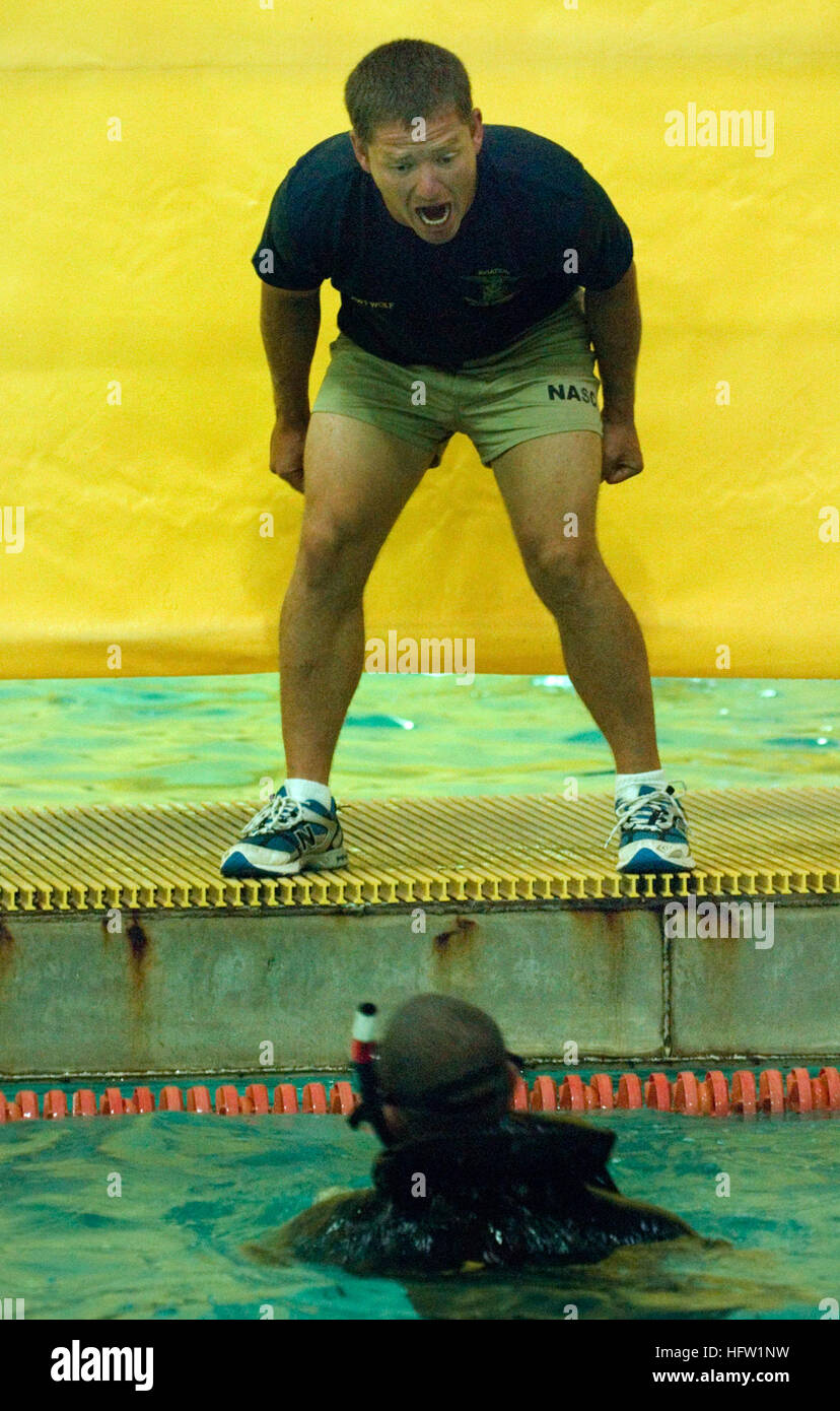 Aviation rescue swimmer school hi-res stock photography and images - Alamy