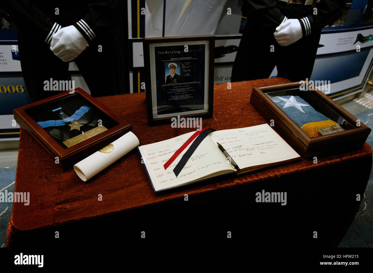 071023-N-5549O-393 WASHINGTON, D.C. (Oct. 23, 2007) - Members of the ...