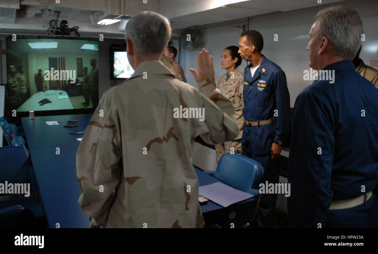 Amphibious assault ship uss tarawa lha 1 hi-res stock photography and ...