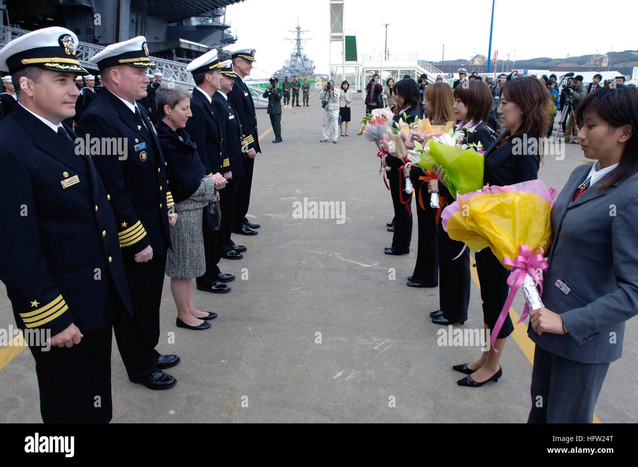 071026-N-7883G-039 MURORAN, Japan (Oct. 26, 2007) Ð From left, Daniel ...