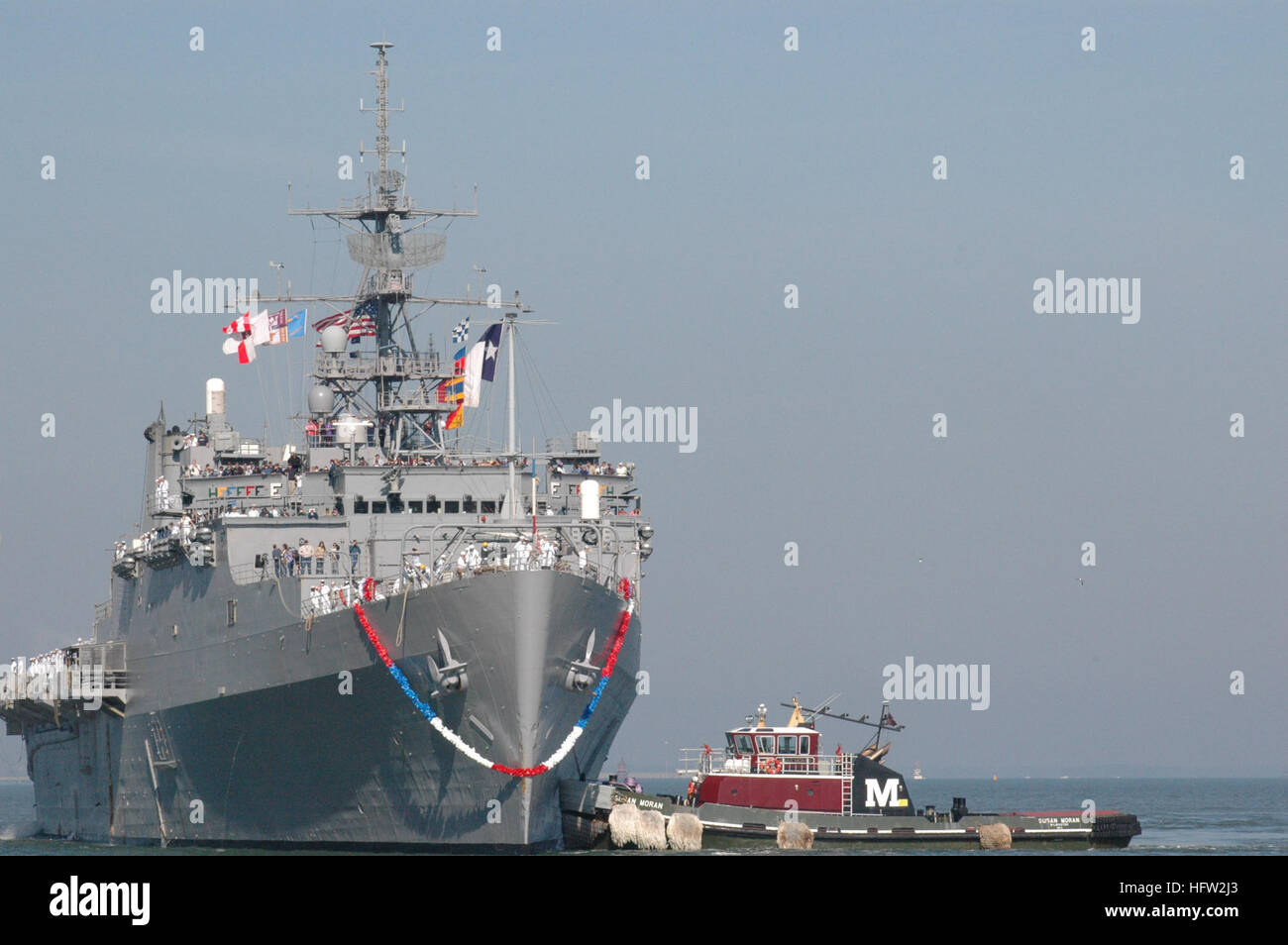 Uss austin lpd 4 hi-res stock photography and images - Alamy