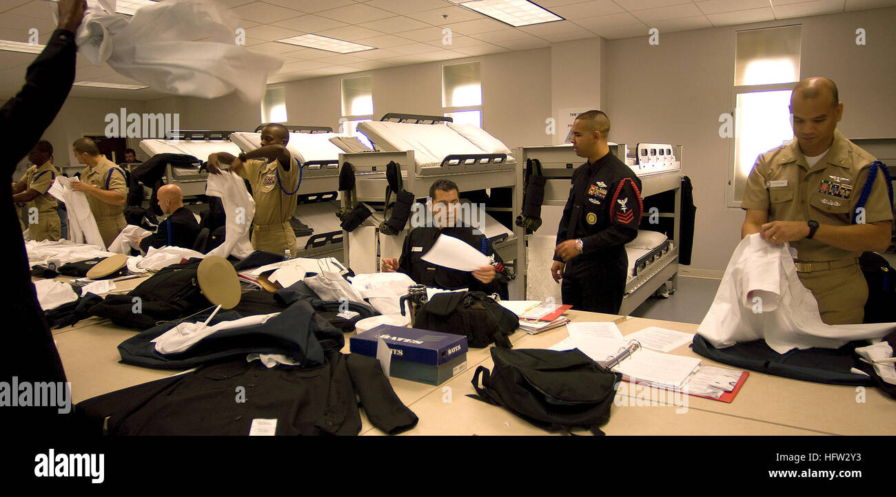U s navy uniforms hi-res stock photography and images - Alamy