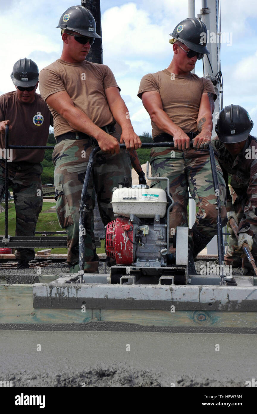 071121-N-7367K-010 CAMP COVINGTON, Guam (Nov. 21, 2007) Seabees ...