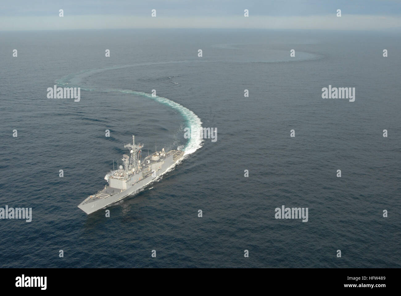 Us navy frigate at speed hi-res stock photography and images - Alamy
