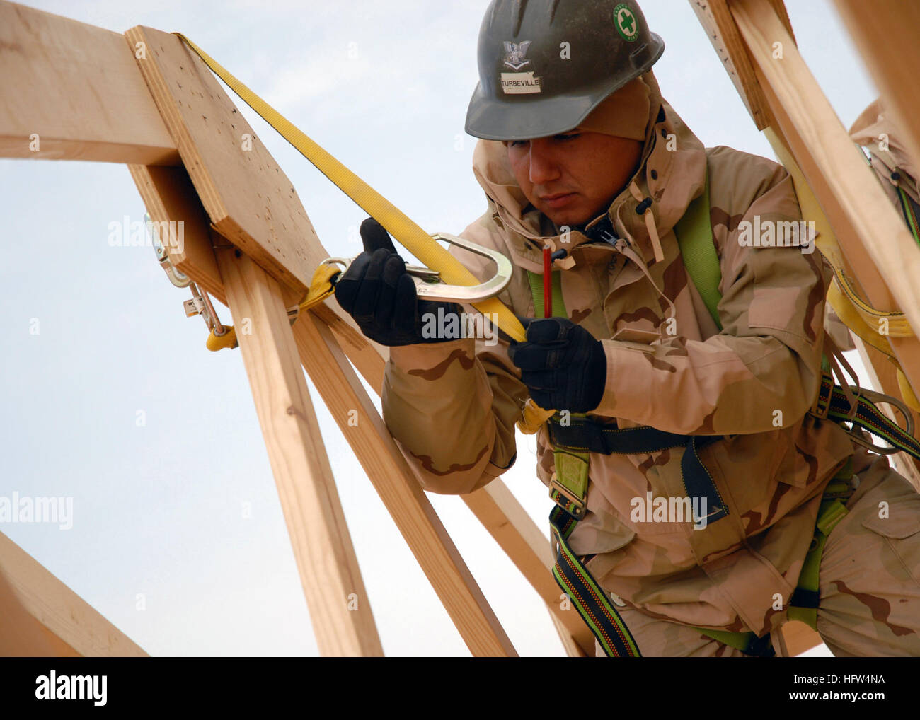 071221-N-3857R-007 AR RAMADI, Iraq (Dec. 21, 2007) Builder 3rd Class ...