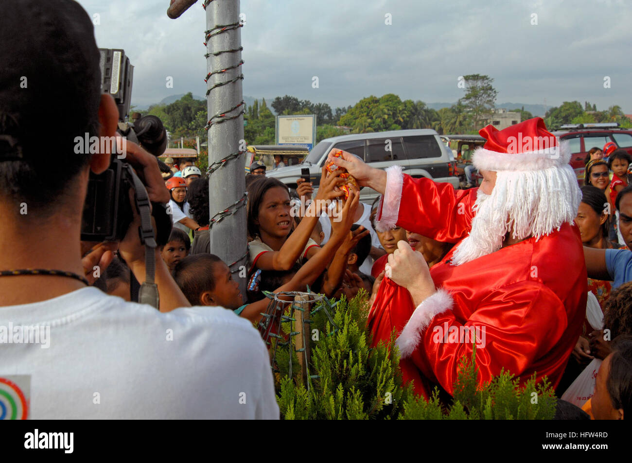 Santa claus philippines hi-res stock photography and images - Alamy