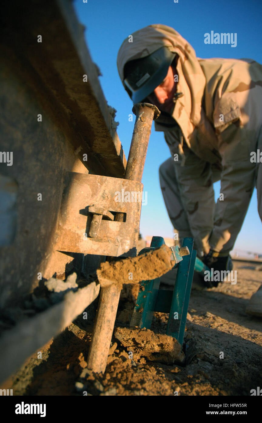 Responsive military construction hi-res stock photography and images ...