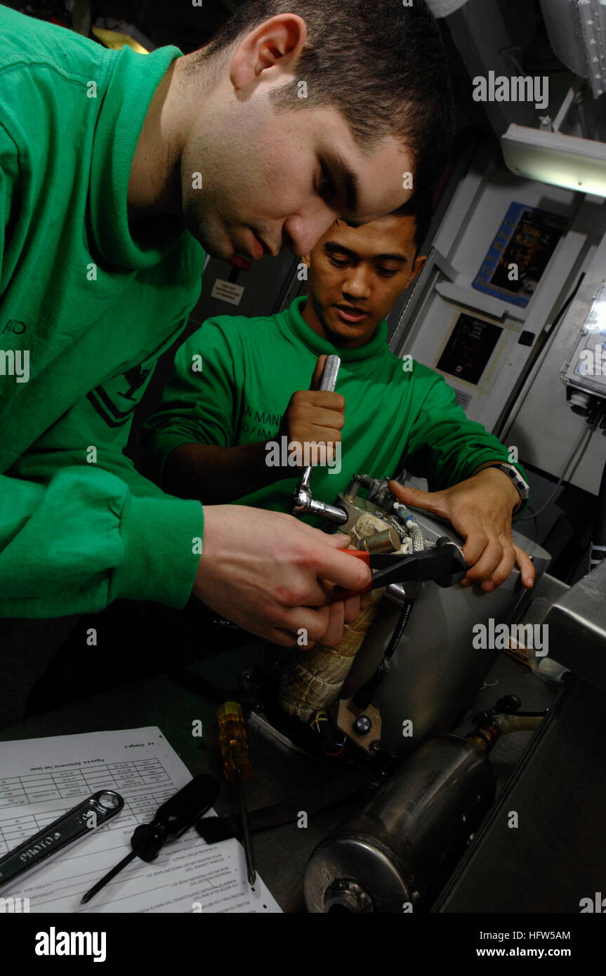 Oxygen generating system hi-res stock photography and images - Alamy