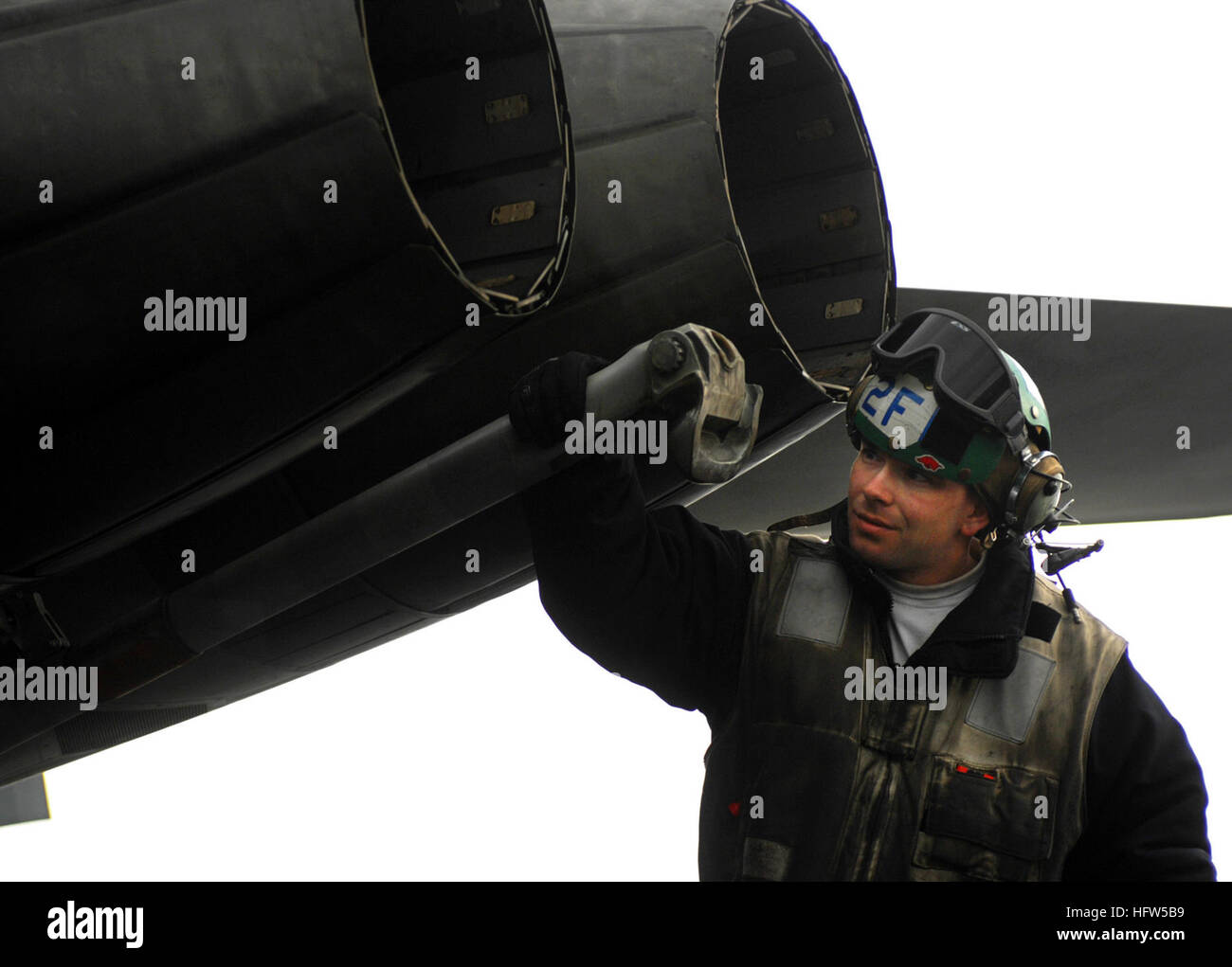 080111-N-2984R-250 PERSIAN GULF (Jan. 11, 2008) Aviation Structural ...