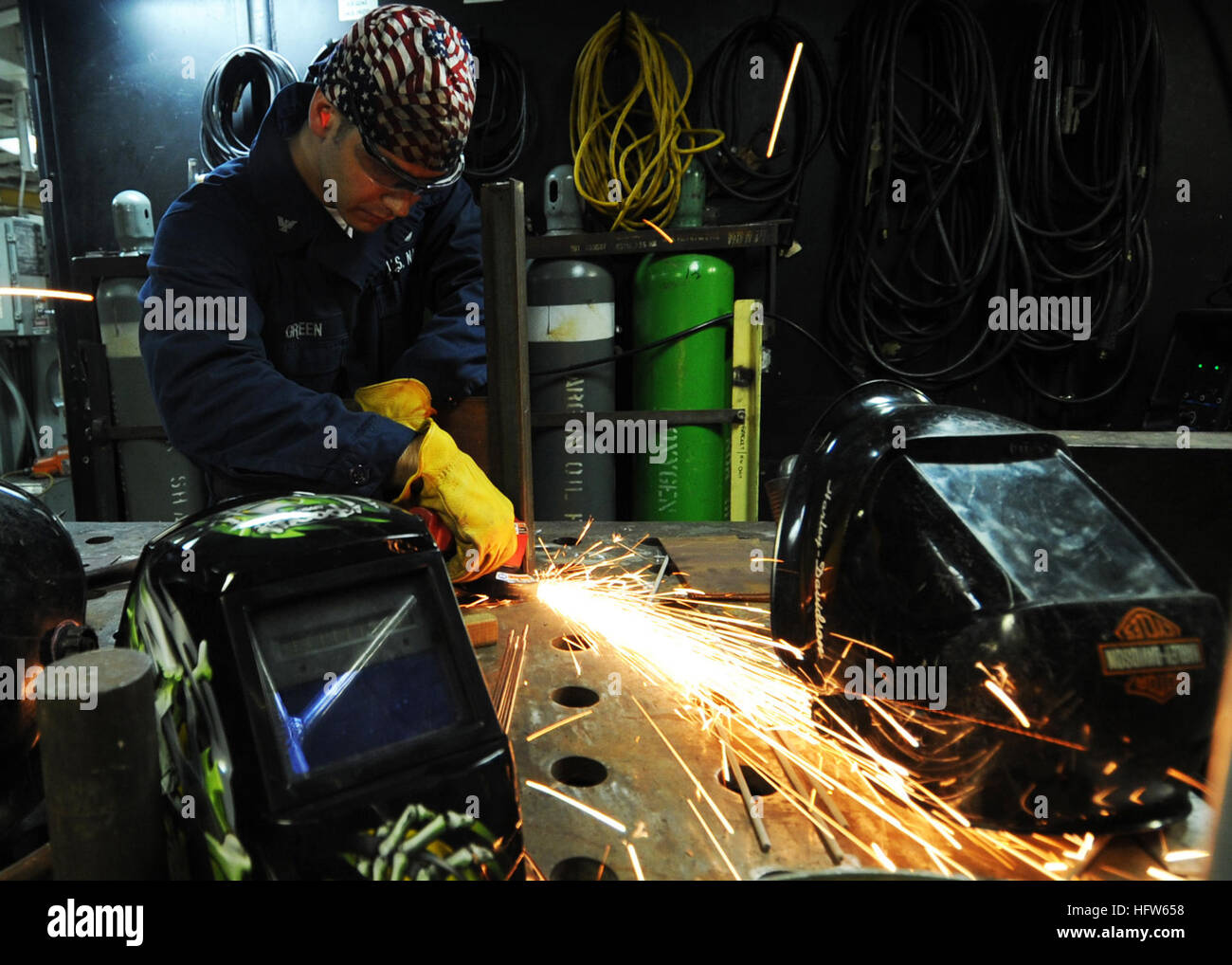 100915-N-6427M-056 ARABIAN SEA (Sept. 15, 2010) Hull Maintenance ...